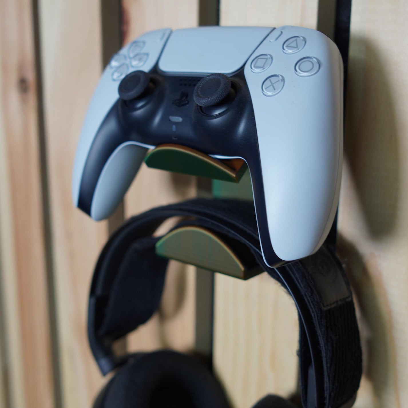 Combined Headphone & Controller Hanger – FigureOut