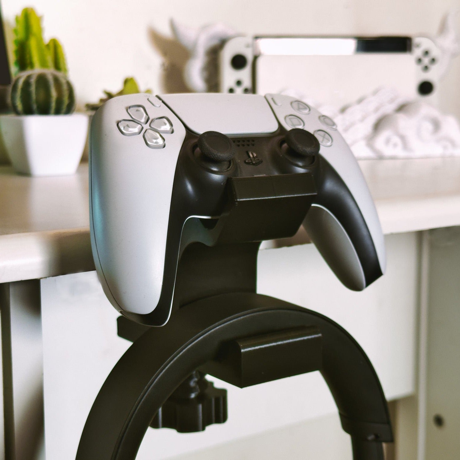 Combined Headphone & Controller Holder – FigureOut 3D